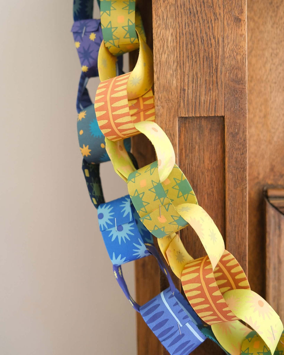 YELLOW AND GREEN PAPER CHAIN KIT – MONDAY